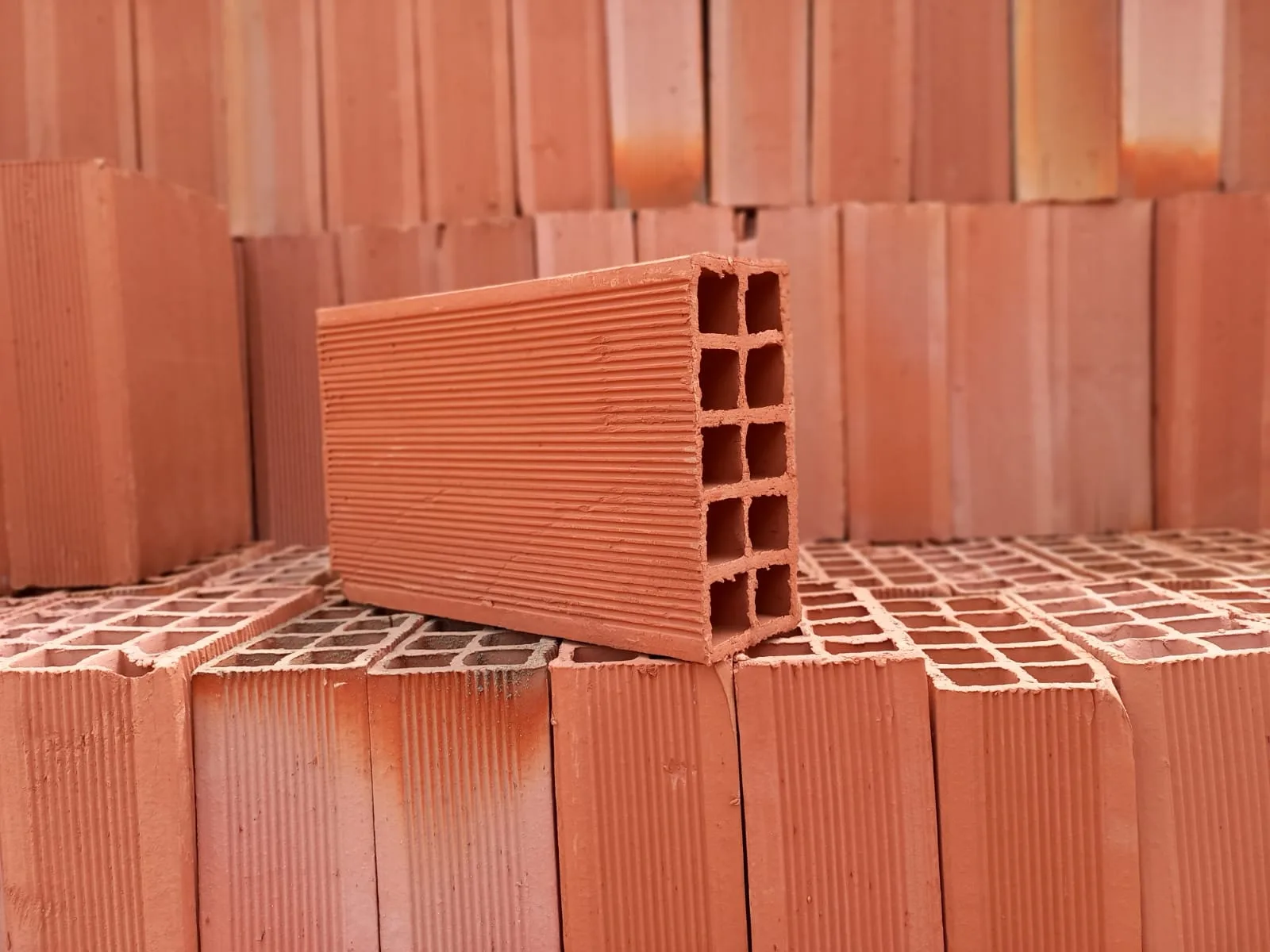 O que é tijolo furado? - Nainá Construcenter
